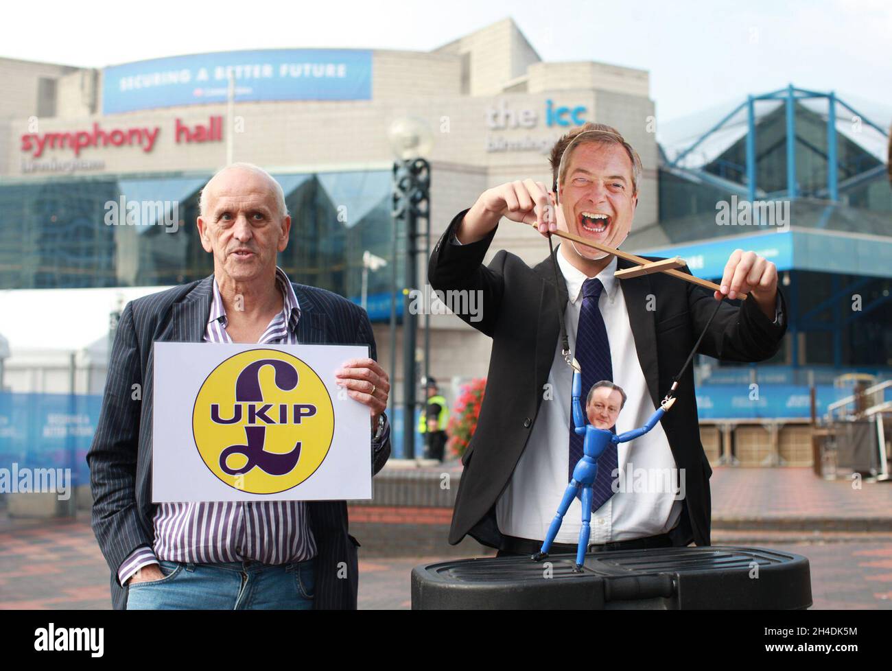Nigel farage funny hi-res stock photography and images - Alamy