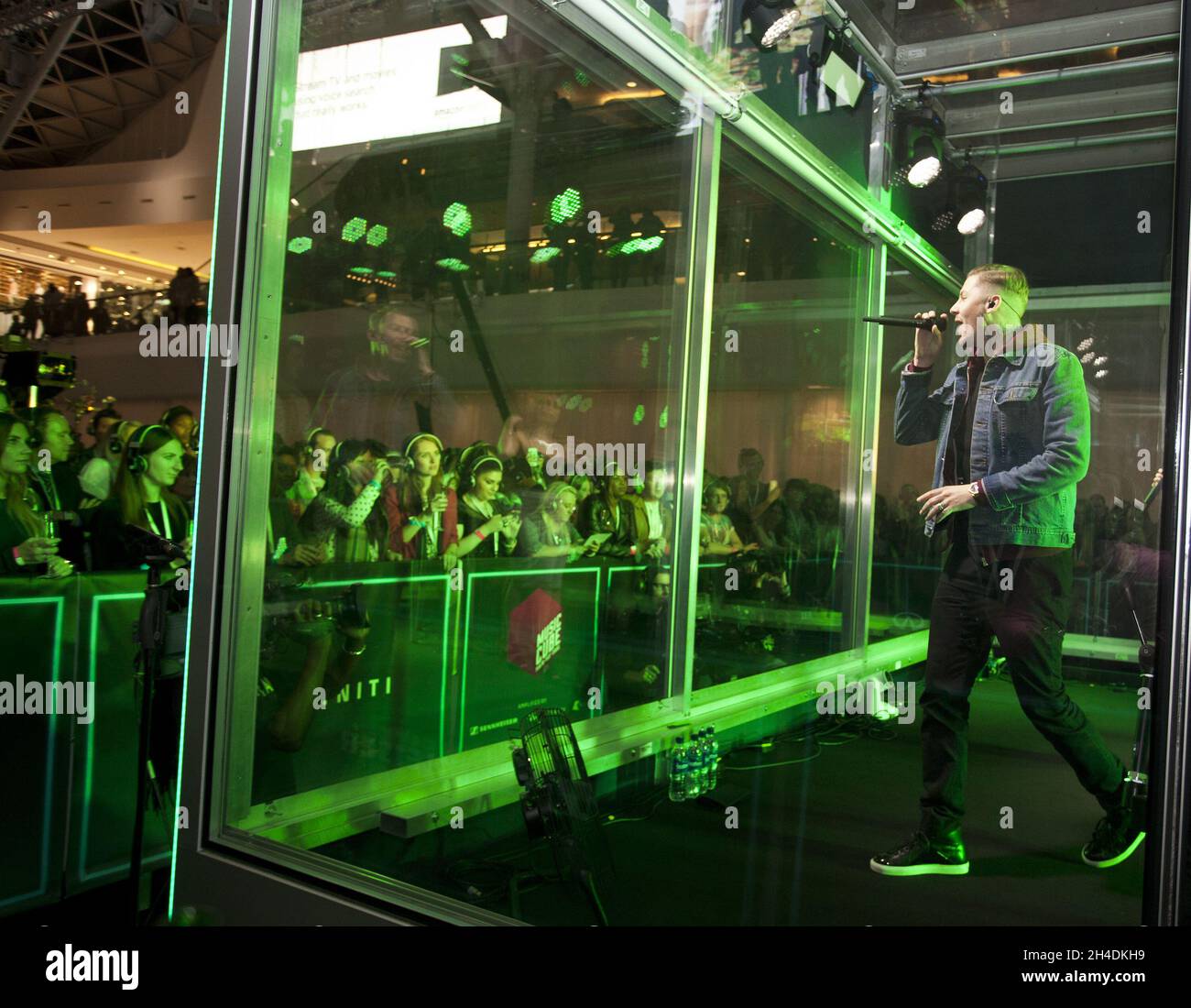 Music cube hi-res stock photography and images - Alamy