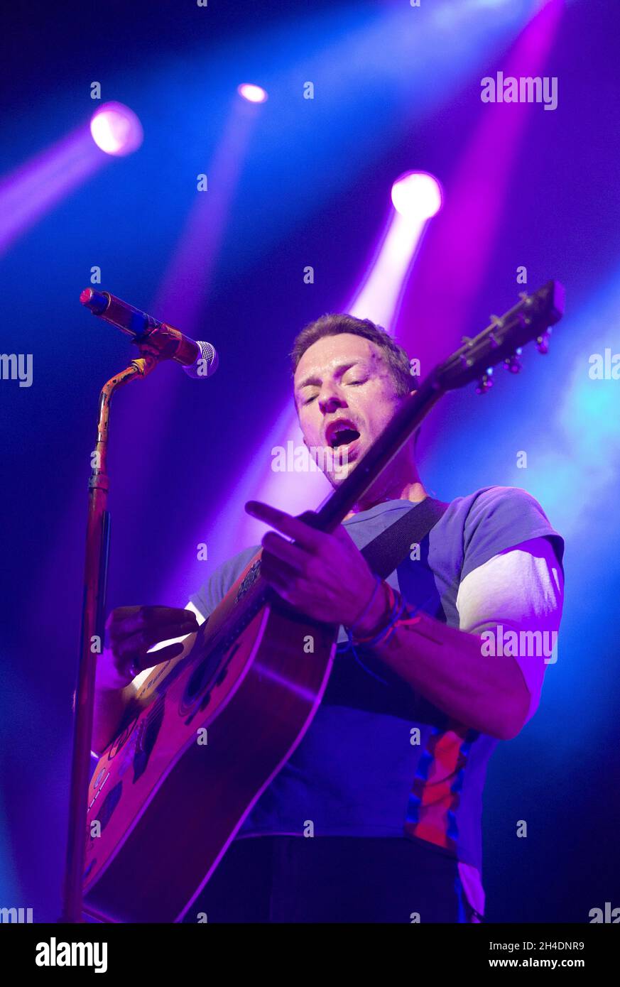 Coldplay performs charity gig straight after the BRIT Awards in aid of ...