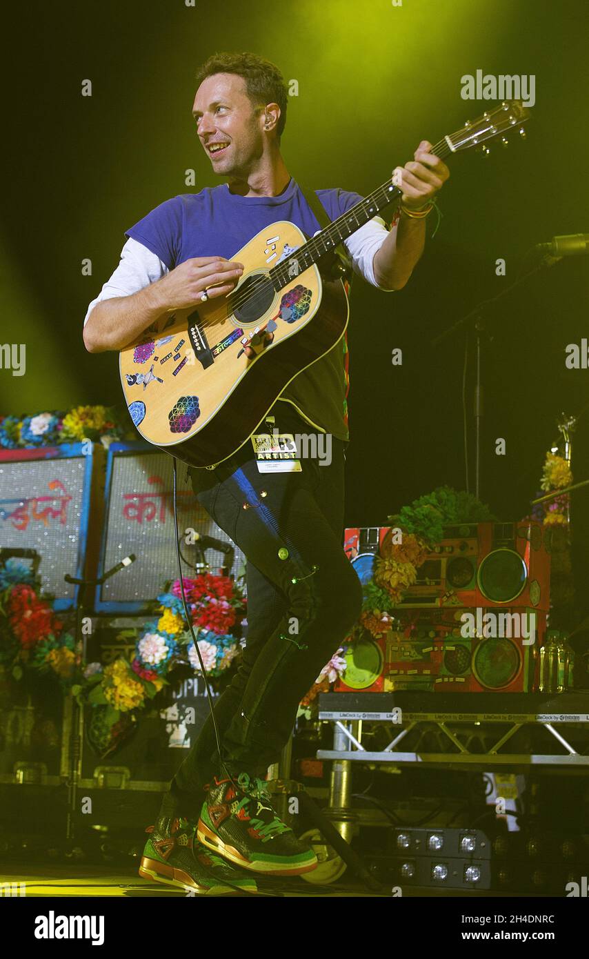 Coldplay performs charity gig straight after the BRIT Awards in aid of ...