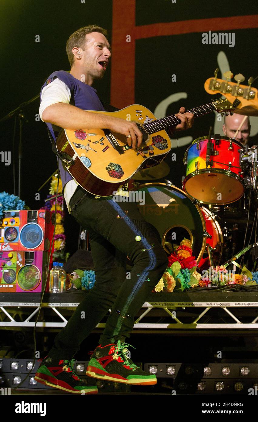 Coldplay performs charity gig straight after the BRIT Awards in aid of ...