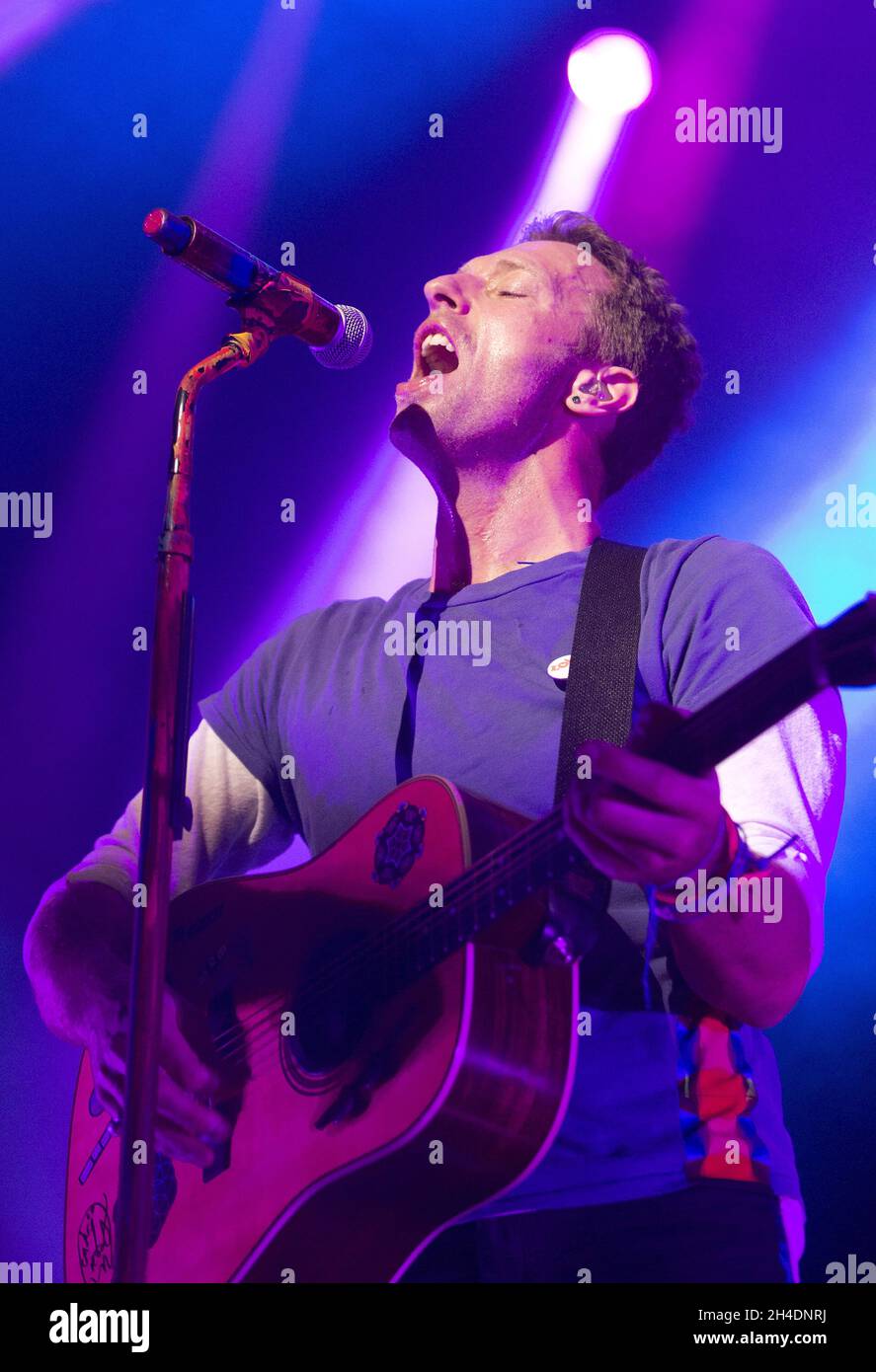 Coldplay performs charity gig straight after the BRIT Awards in aid of ...