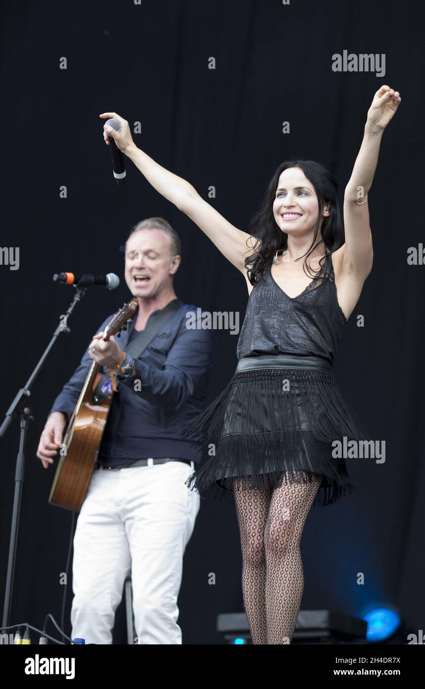 The Corrs singer Andrea Corr and Gary Kemp sing to pay tribute to David ...