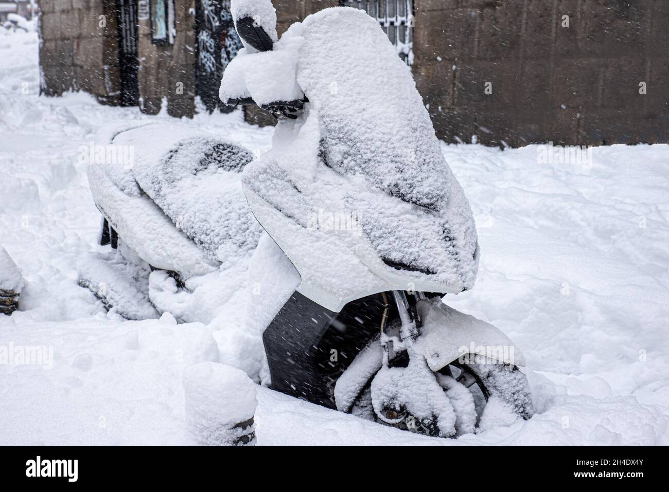 Motorbike tyre snow hi-res stock photography and images - Alamy