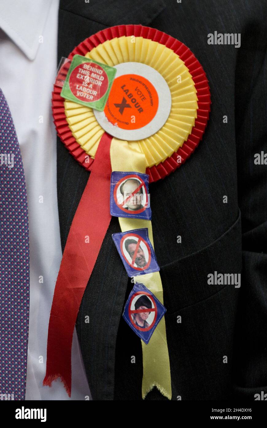 Labour supporter badges hi-res stock photography and images - Alamy