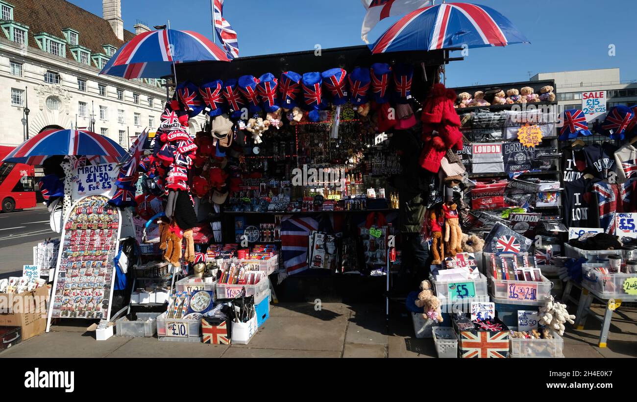 London bridge news kiosk hi-res stock photography and images - Alamy