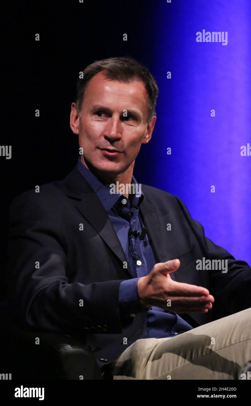 Entertainment picture hi-res stock photography and images - Alamy