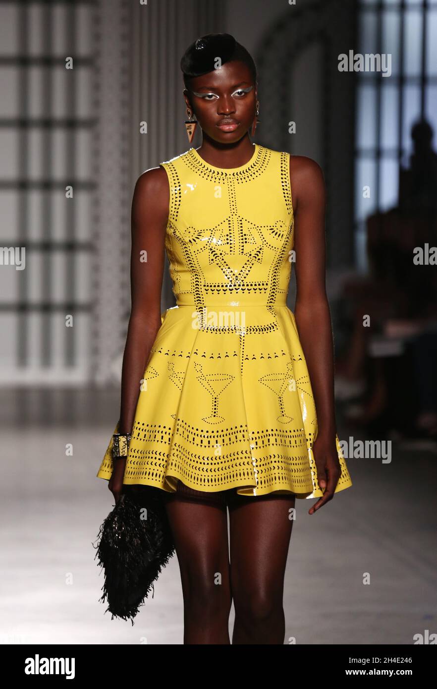 Models on the Fashion in Motion: Holly Fulton show, a retrospective ...