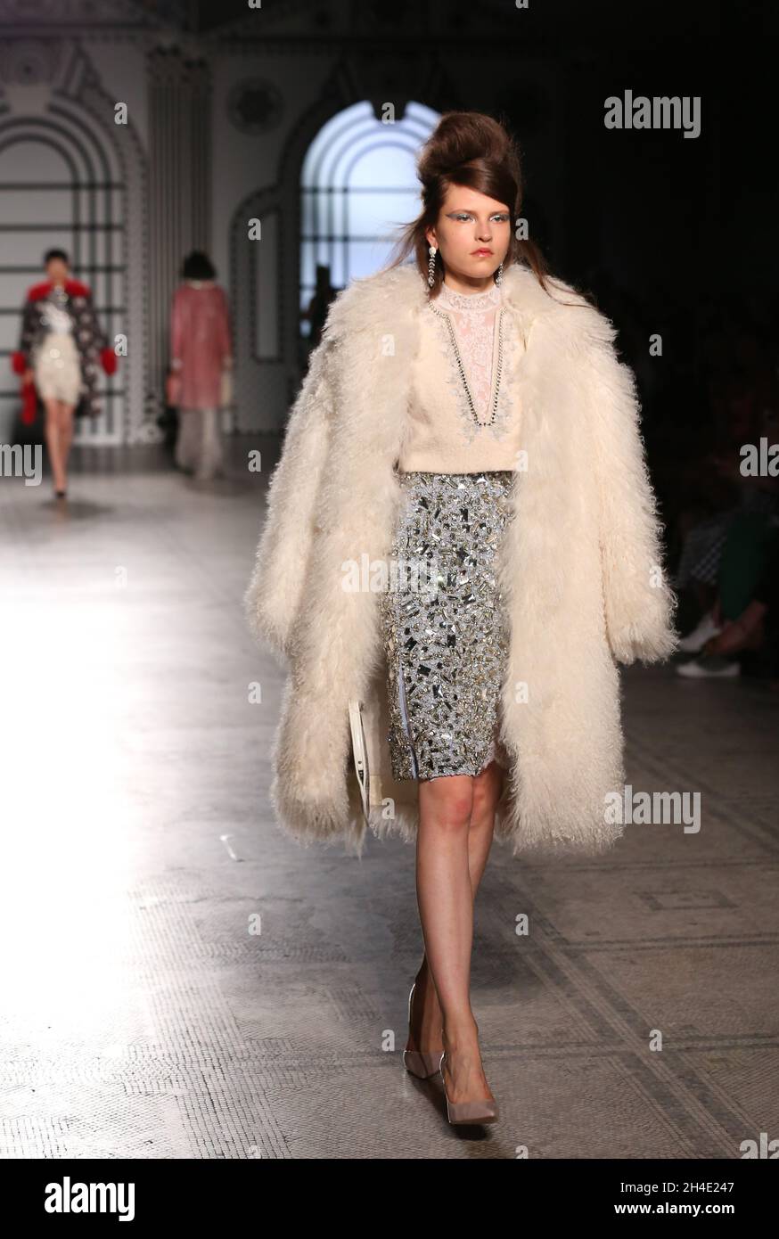 Models on the Fashion in Motion: Holly Fulton show, a retrospective ...