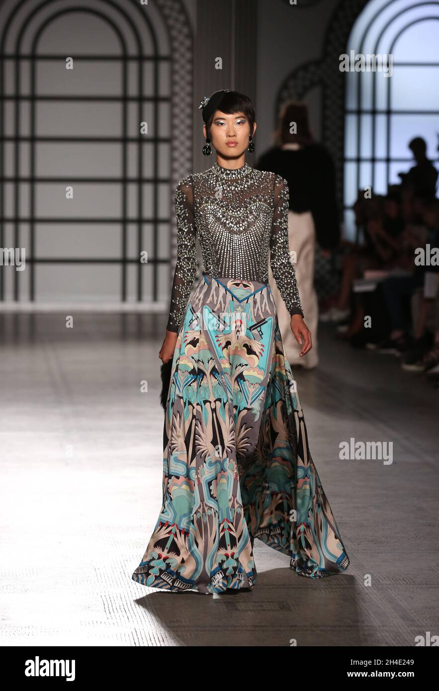 Models on the Fashion in Motion: Holly Fulton show, a retrospective ...