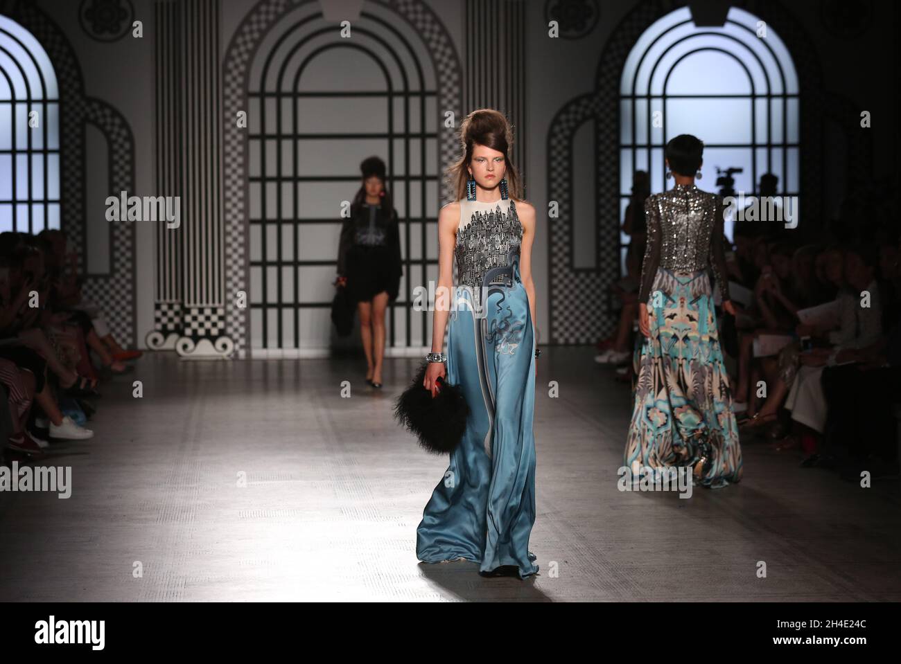 Models on the Fashion in Motion: Holly Fulton show, a retrospective ...