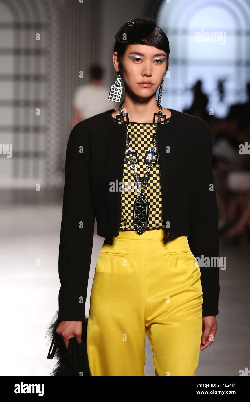 Models on the Fashion in Motion: Holly Fulton show, a retrospective ...