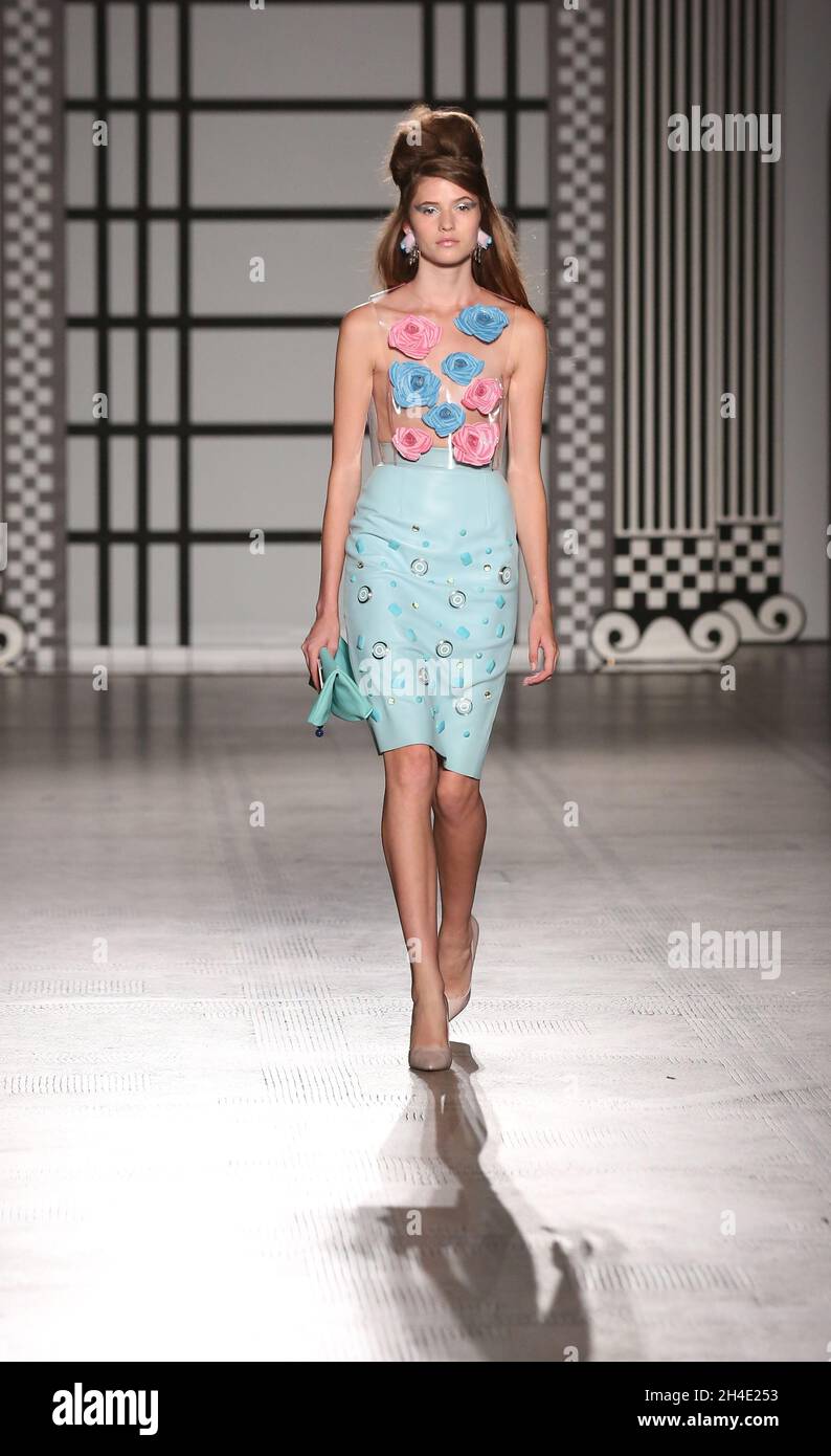 Models on the Fashion in Motion: Holly Fulton show, a retrospective ...