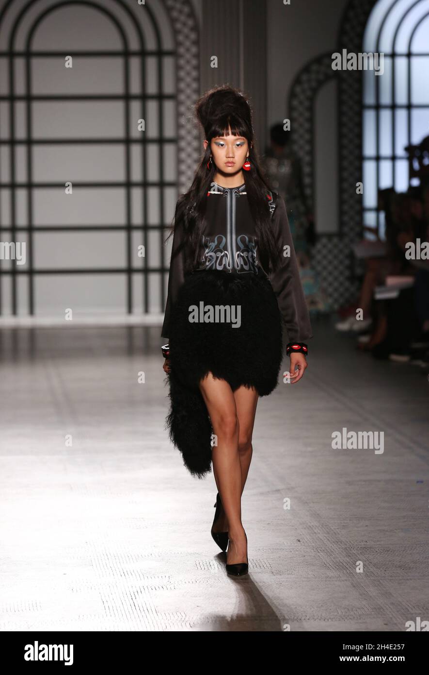 Models on the Fashion in Motion: Holly Fulton show, a retrospective ...