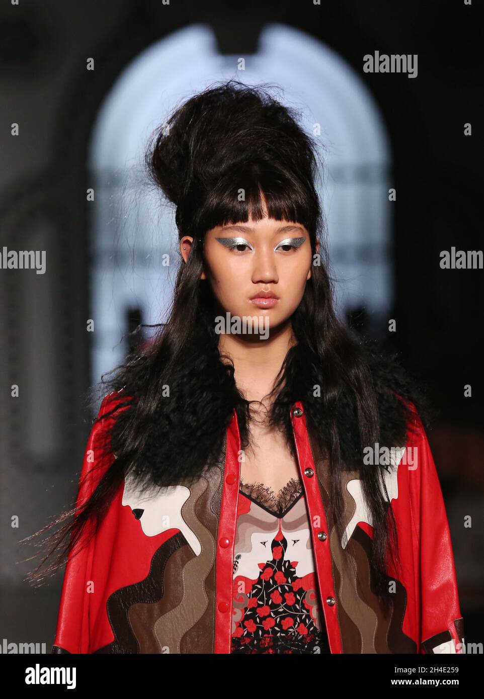 Models on the Fashion in Motion: Holly Fulton show, a retrospective ...