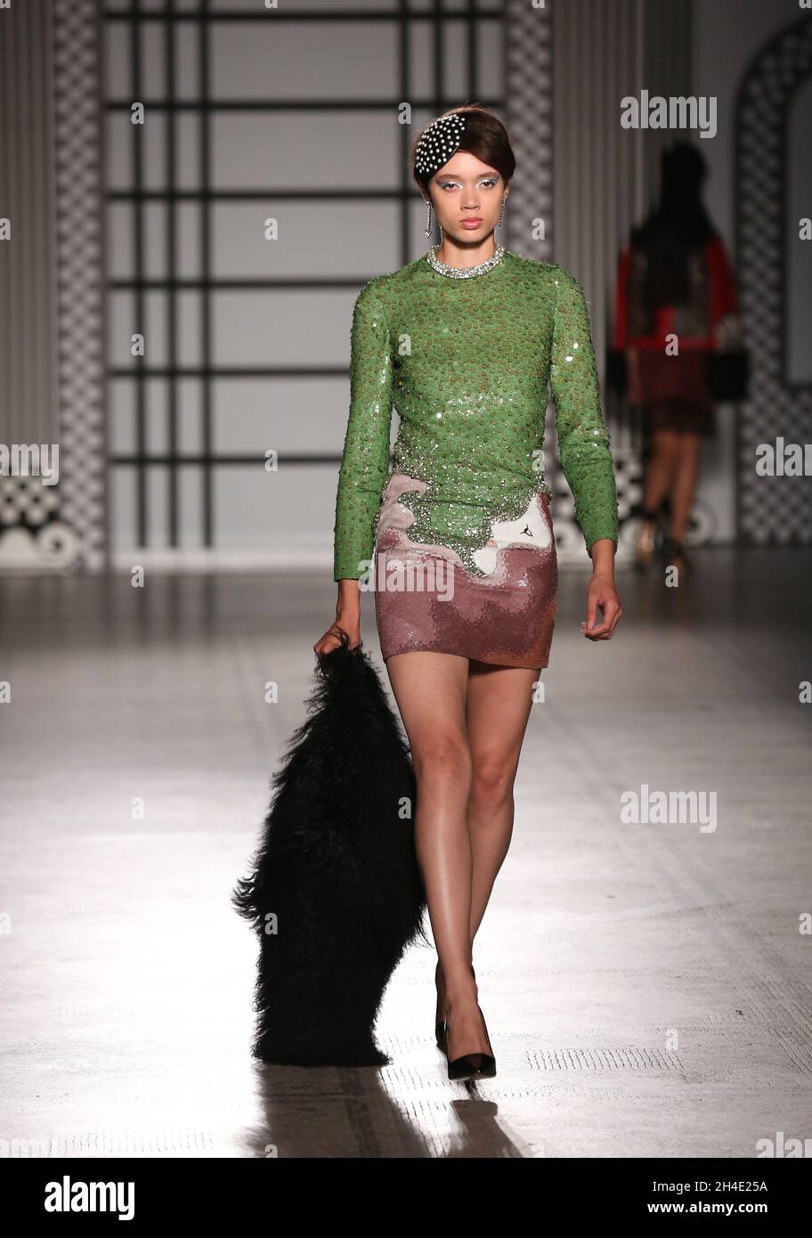 Models on the Fashion in Motion: Holly Fulton show, a retrospective ...