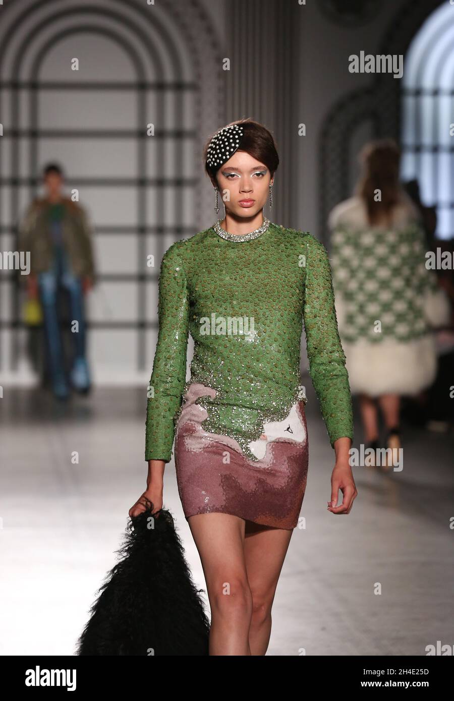 Models on the Fashion in Motion: Holly Fulton show, a retrospective ...