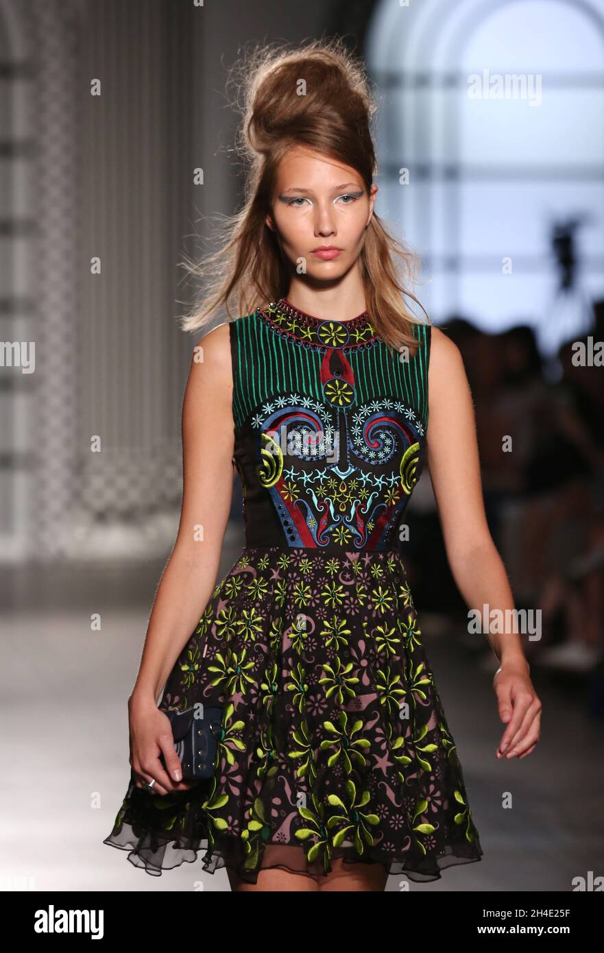 Models on the Fashion in Motion: Holly Fulton show, a retrospective ...