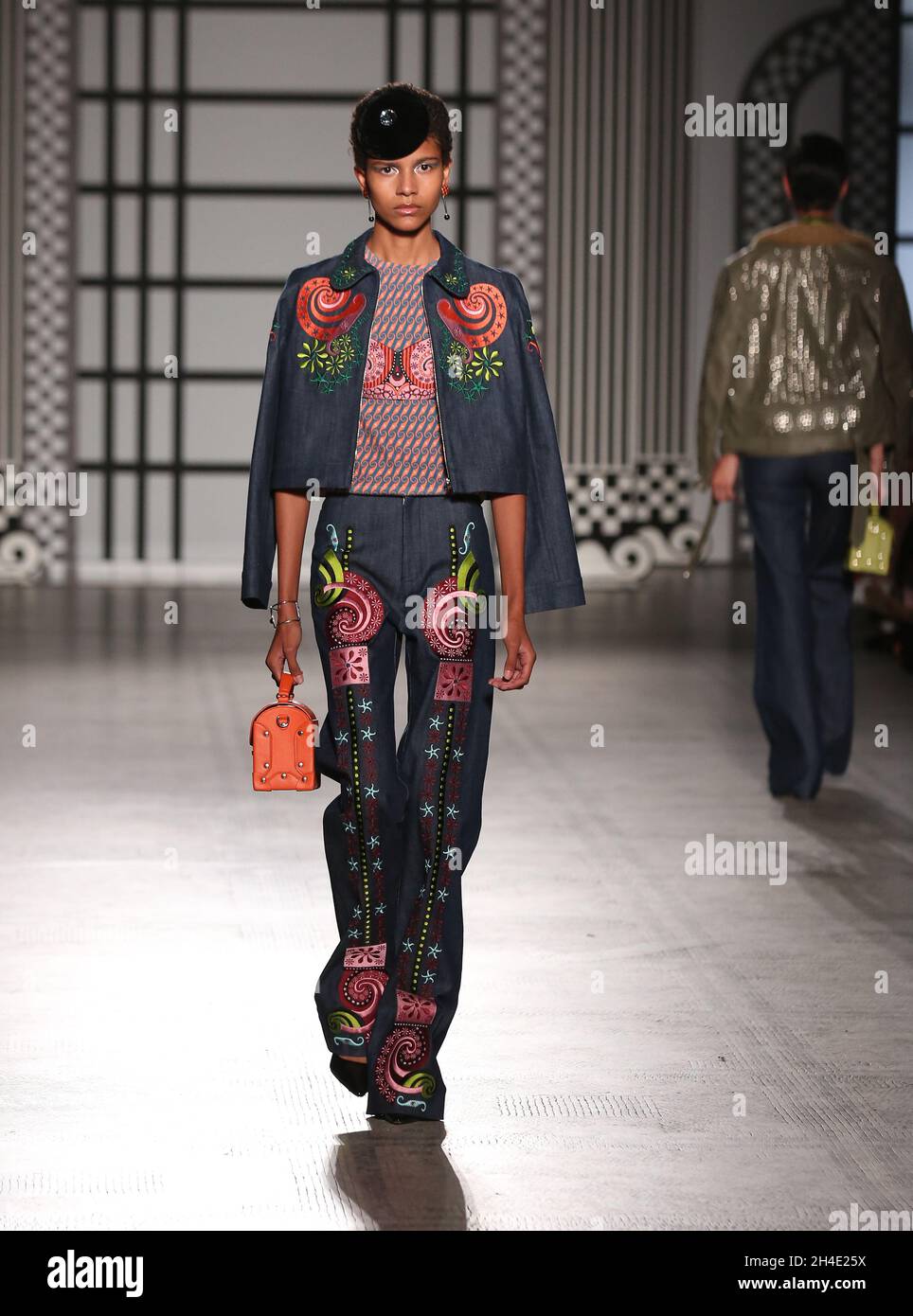 Models on the Fashion in Motion: Holly Fulton show, a retrospective ...