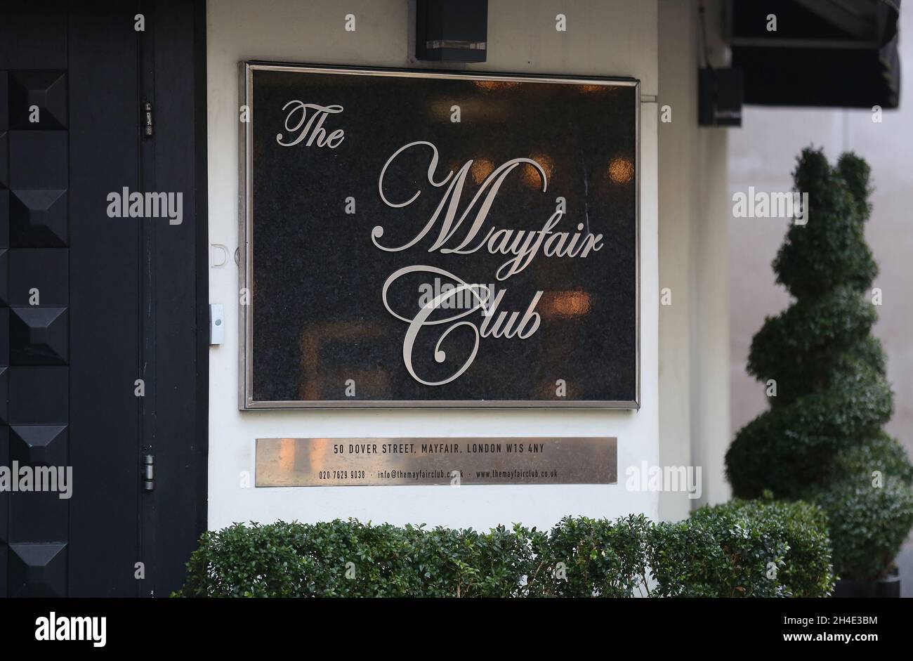 Mayfair sign green park hi-res stock photography and images - Alamy