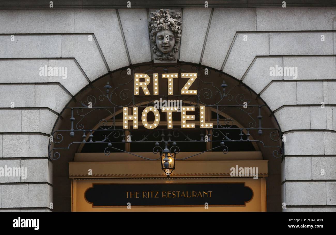 Green park london ritz hi-res stock photography and images - Alamy