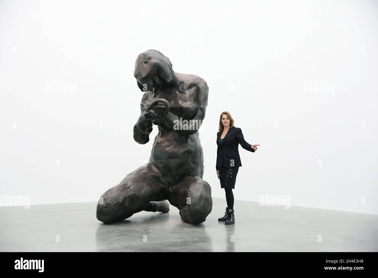 Tracey Emin pose next to 'The Mother' (bronze, 2017) at the launch of ...