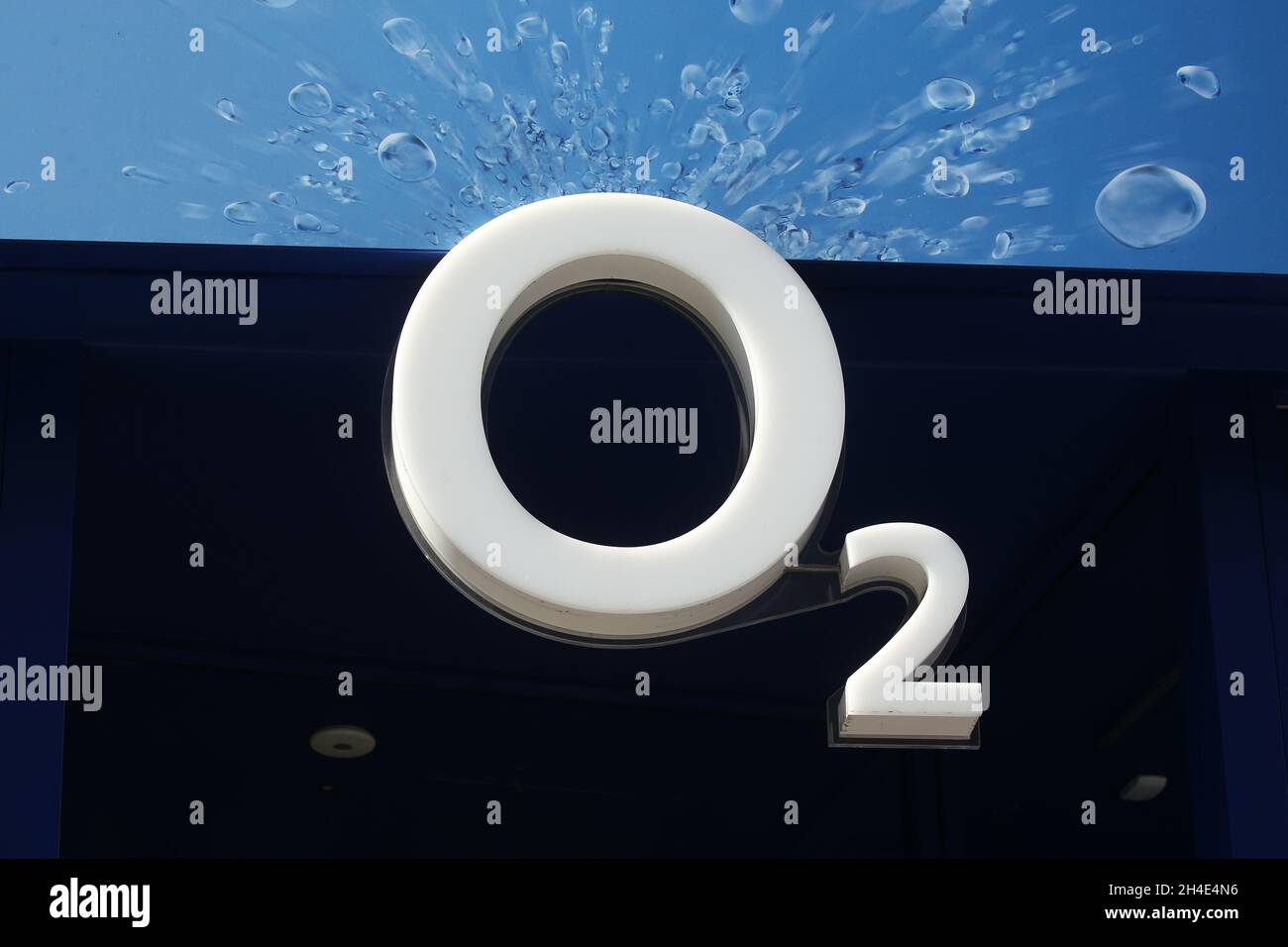 Logo o2 oxford street london hi-res stock photography and images - Alamy