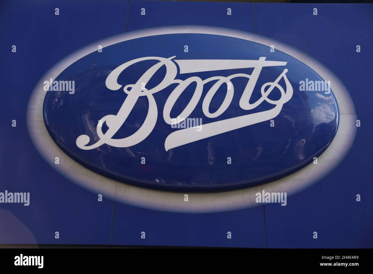 Boots pharmacy oxford street london hi-res stock photography and images ...