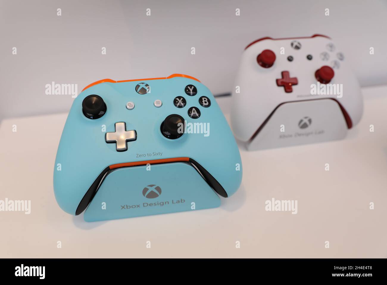 Xbox gaming hi-res stock photography and images - Alamy