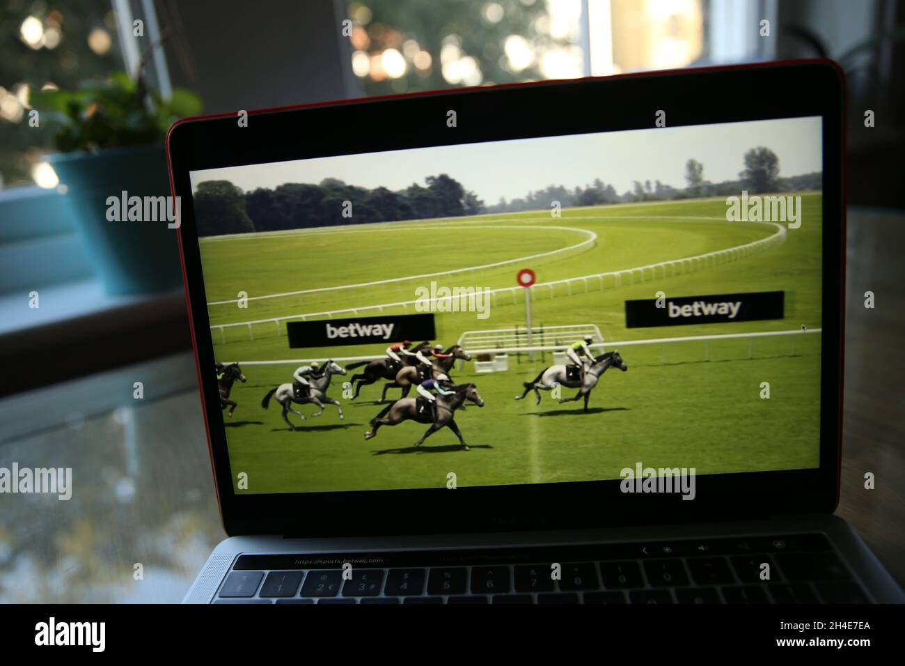 Virtual horse racing hi-res stock photography and images - Alamy