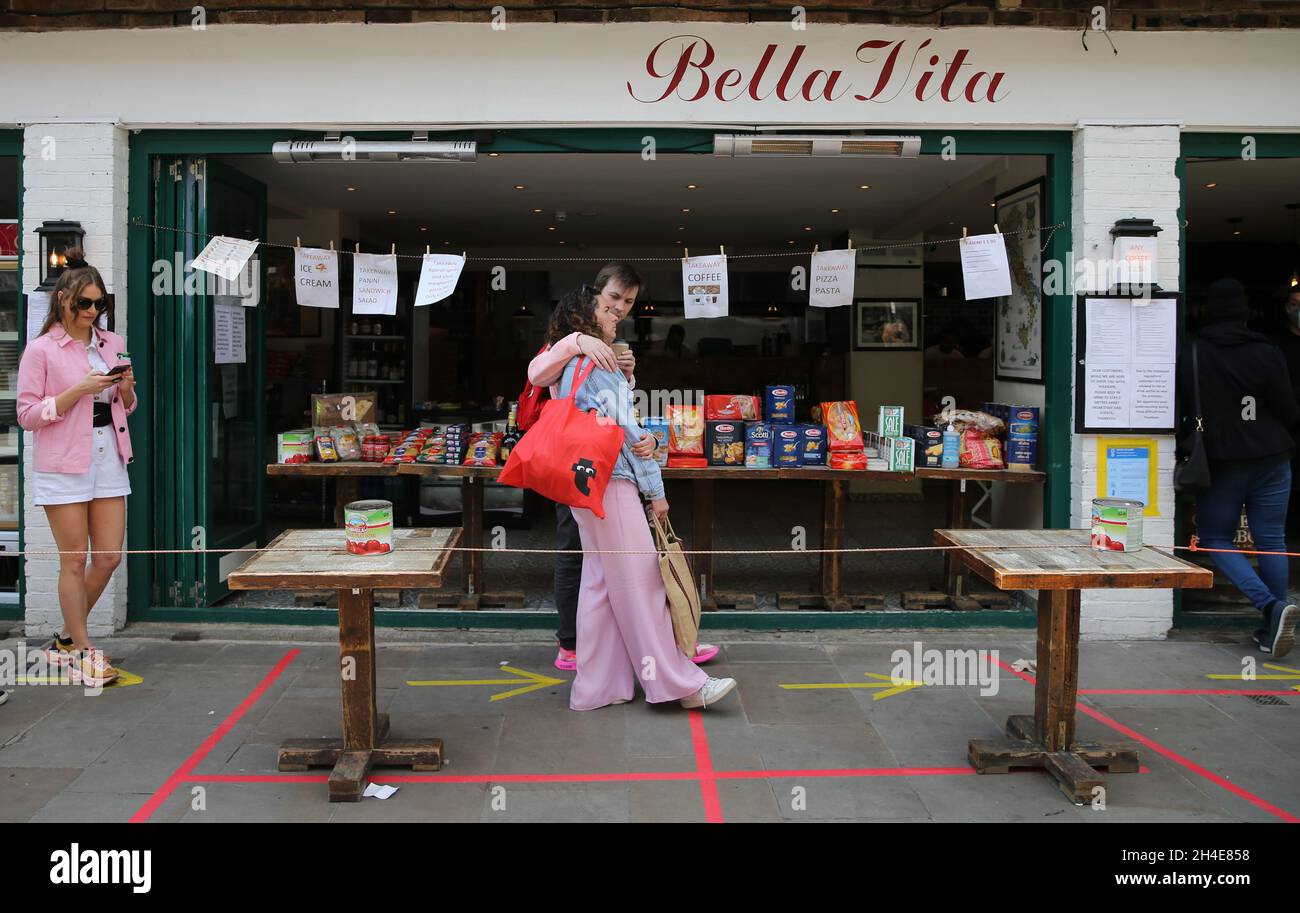 Social distance floor markings hi-res stock photography and images - Alamy