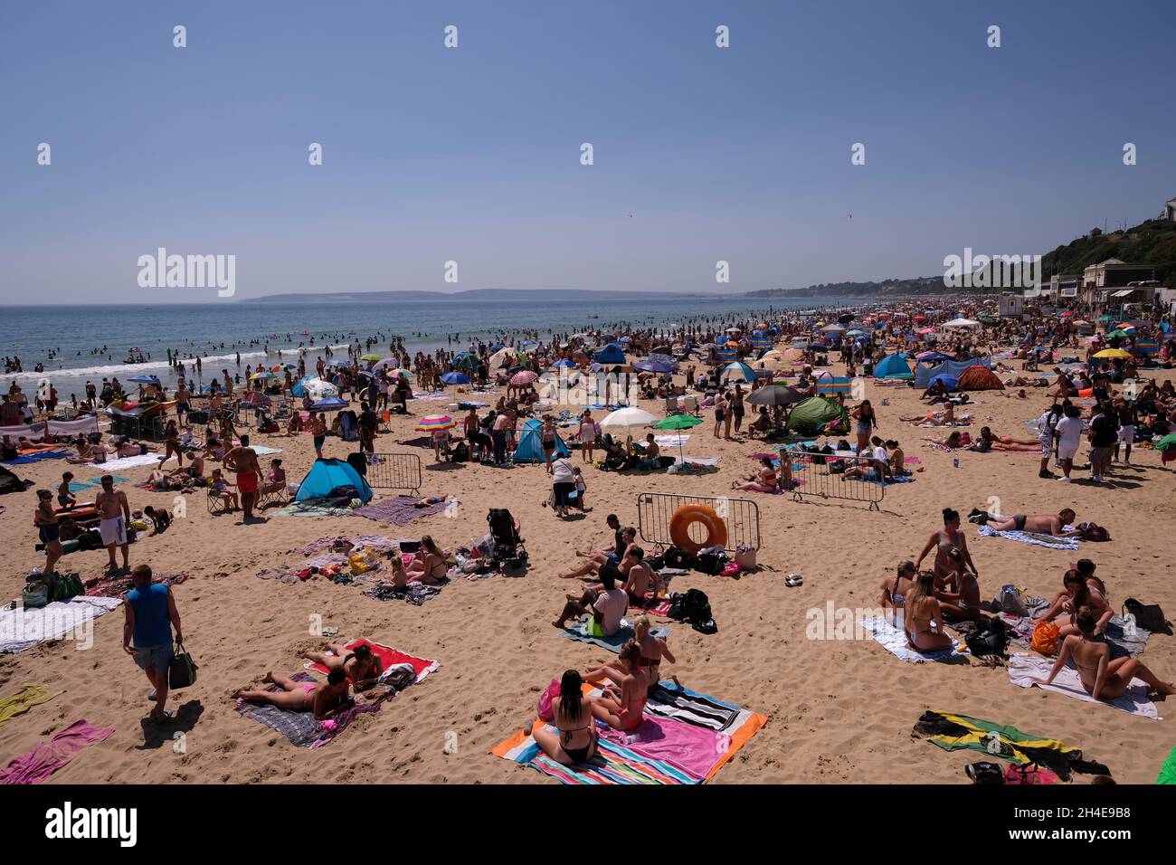 Hot weather bournemouth beach hi-res stock photography and images - Alamy