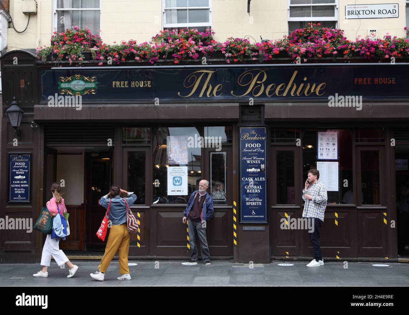 Beehive pub in south london hi-res stock photography and images - Alamy