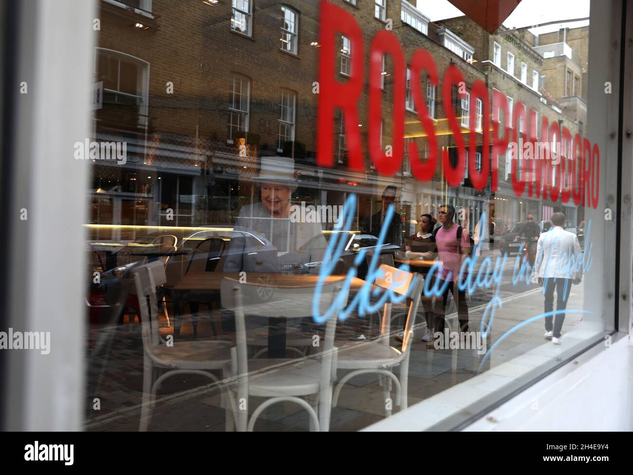 Queen elizabeth cardboard cutout hi-res stock photography and images ...