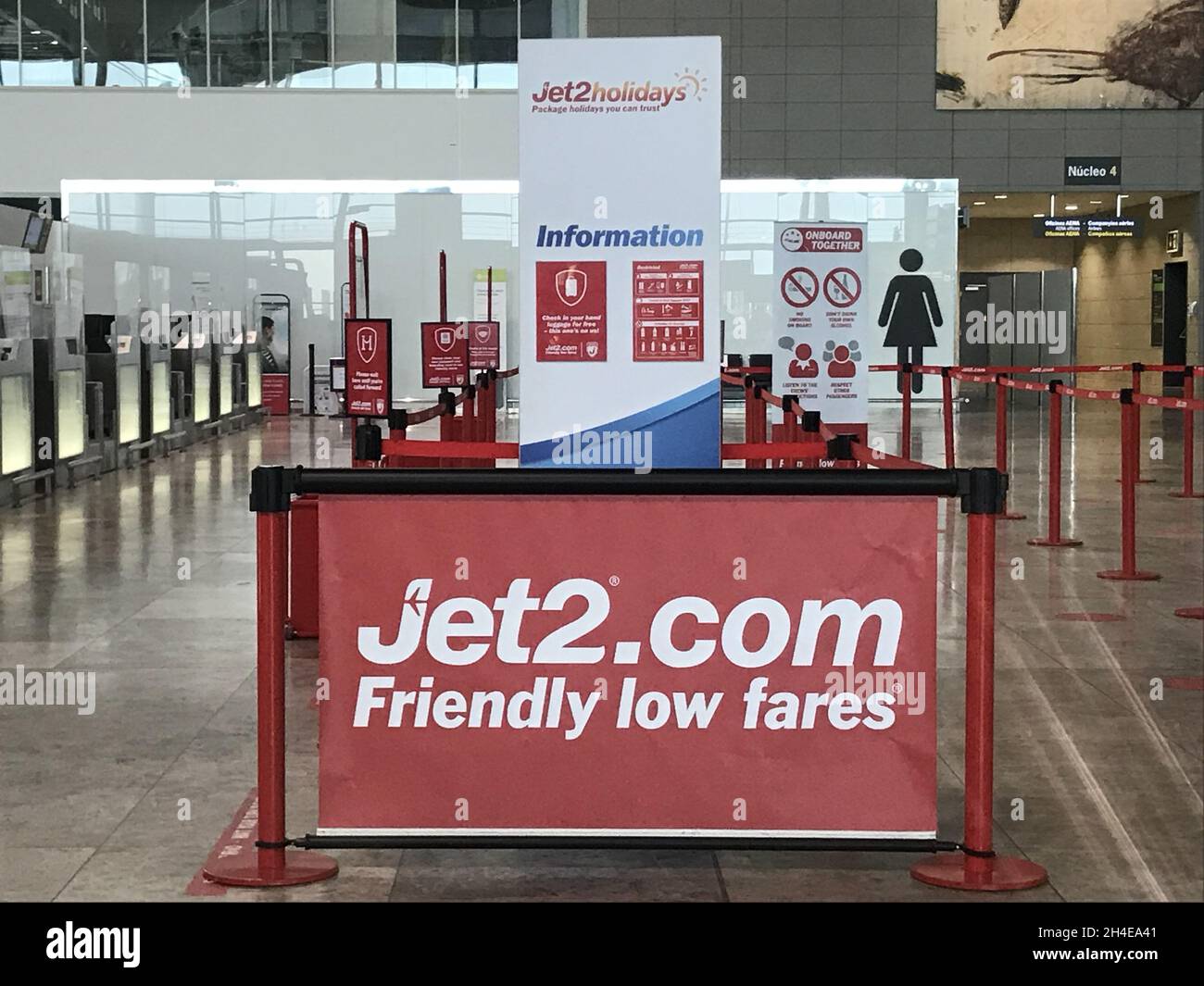 Alicante airport check in hi-res stock photography and images - Alamy