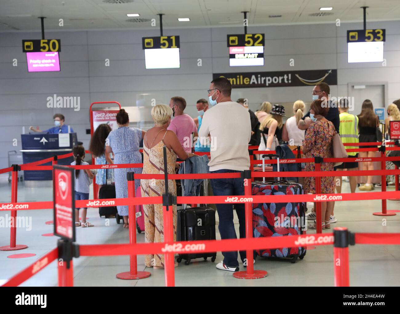 Jet2 check in desk hi-res stock photography and images - Alamy