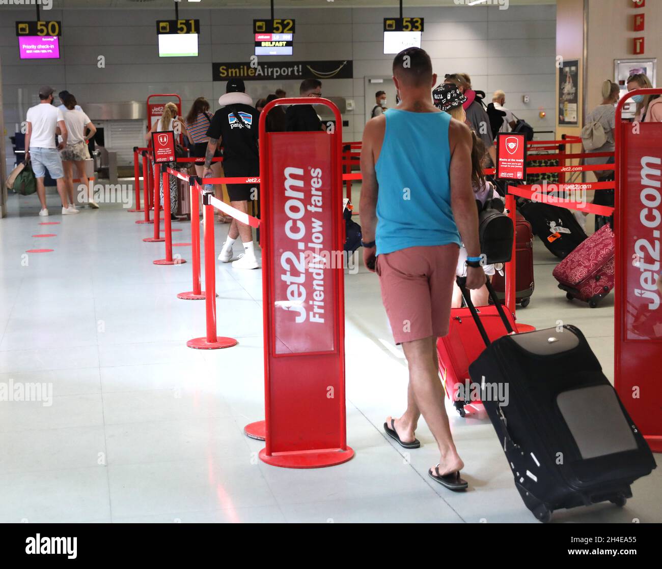 Jet2 check in desk hi-res stock photography and images - Alamy