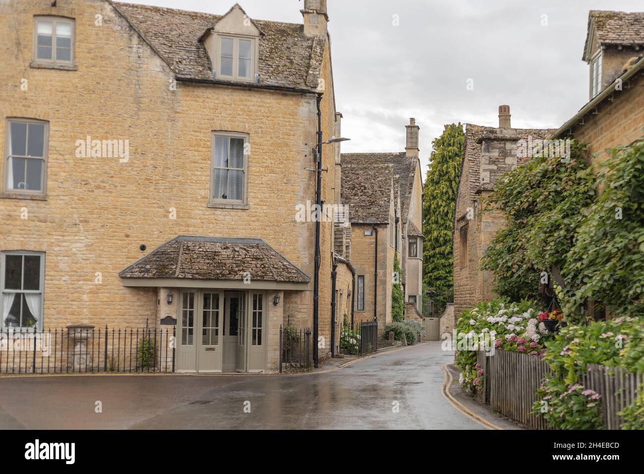 street of old cottages in the Cotswolds Stock Photo - Alamy