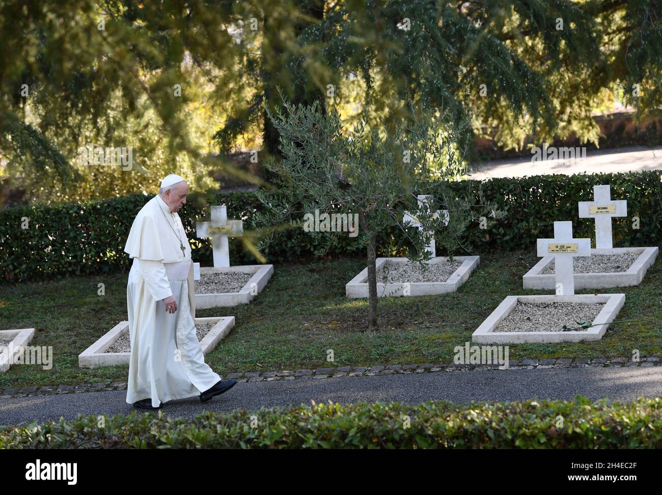 French cemetery rome hi-res stock photography and images - Alamy