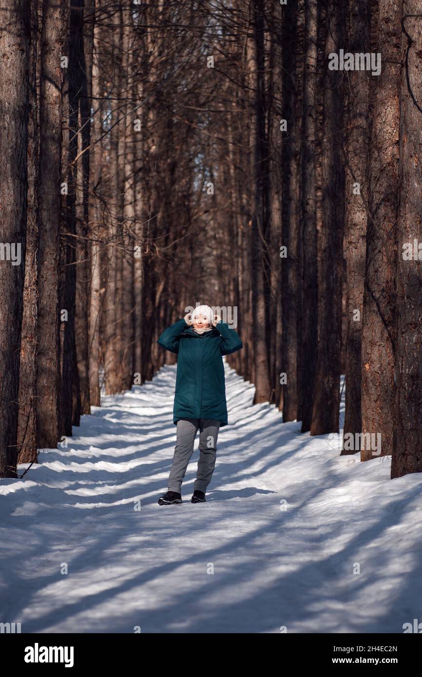 Strong wind blowing woman hi-res stock photography and images - Alamy