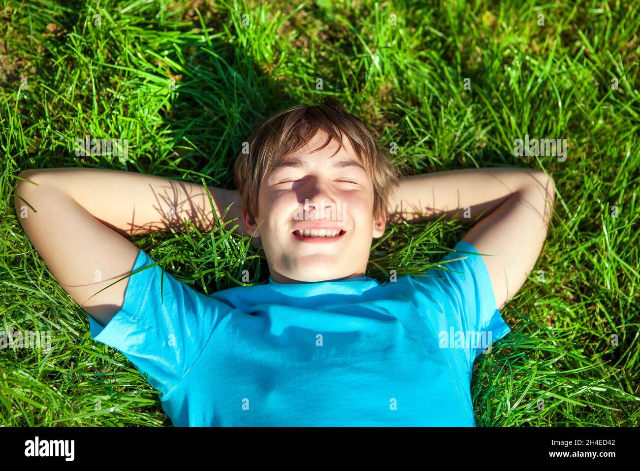 Boy teenager one field sunlight hi-res stock photography and images - Alamy