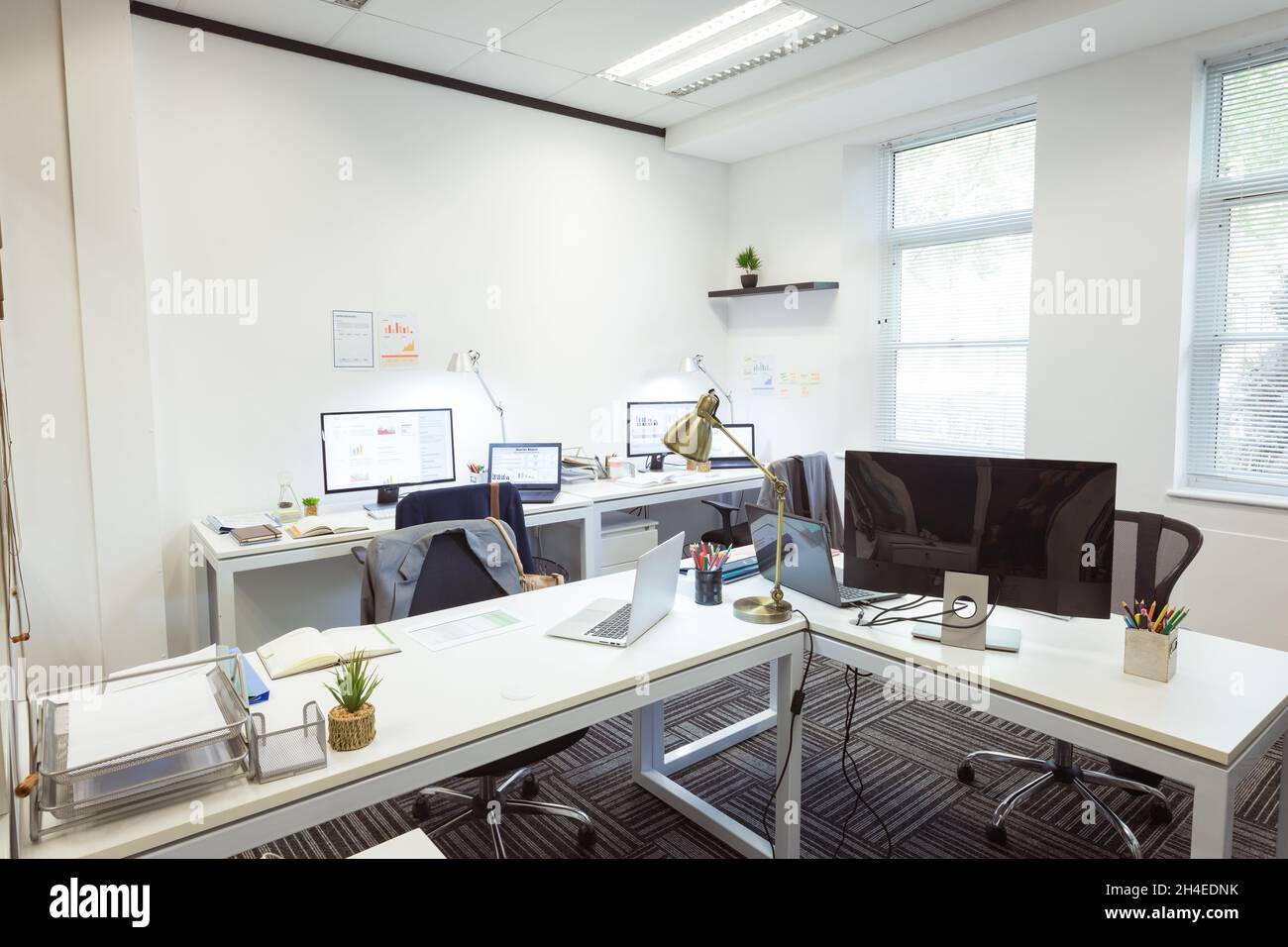 Office interior desks hi-res stock photography and images - Alamy