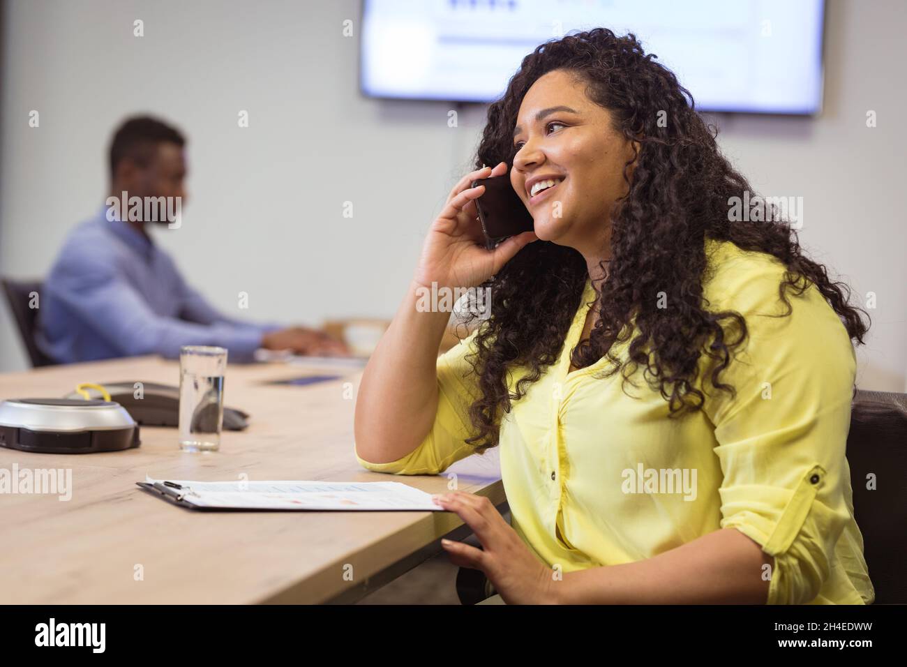 Office sitting talking table hi-res stock photography and images - Alamy