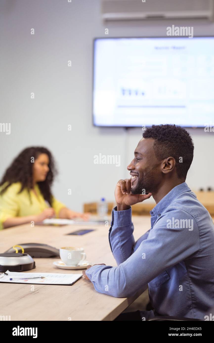 Office sitting talking table hi-res stock photography and images - Alamy
