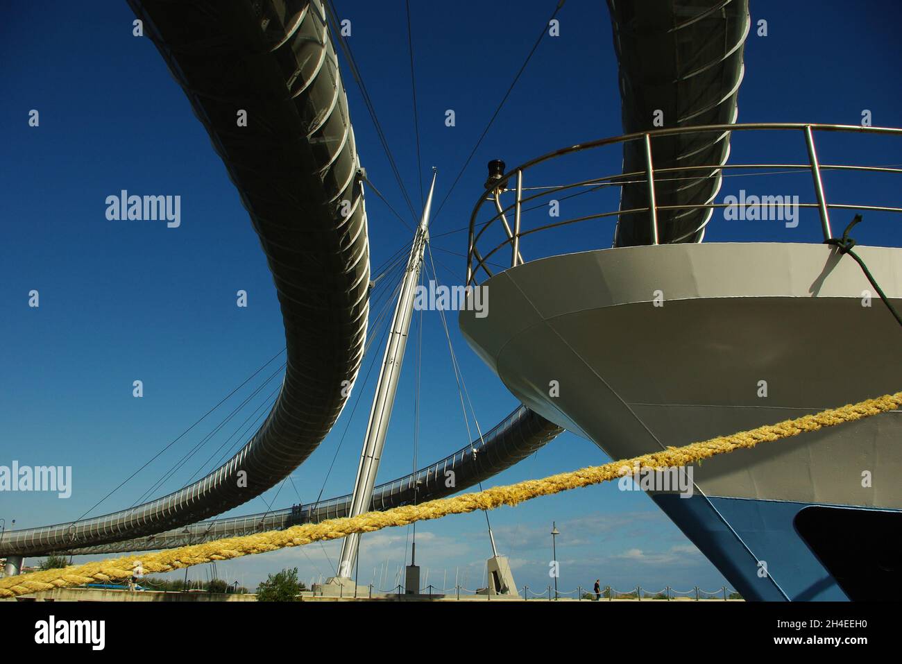 The bow of a boat and the structure of the "Ponte del Mare Stock Photo ...