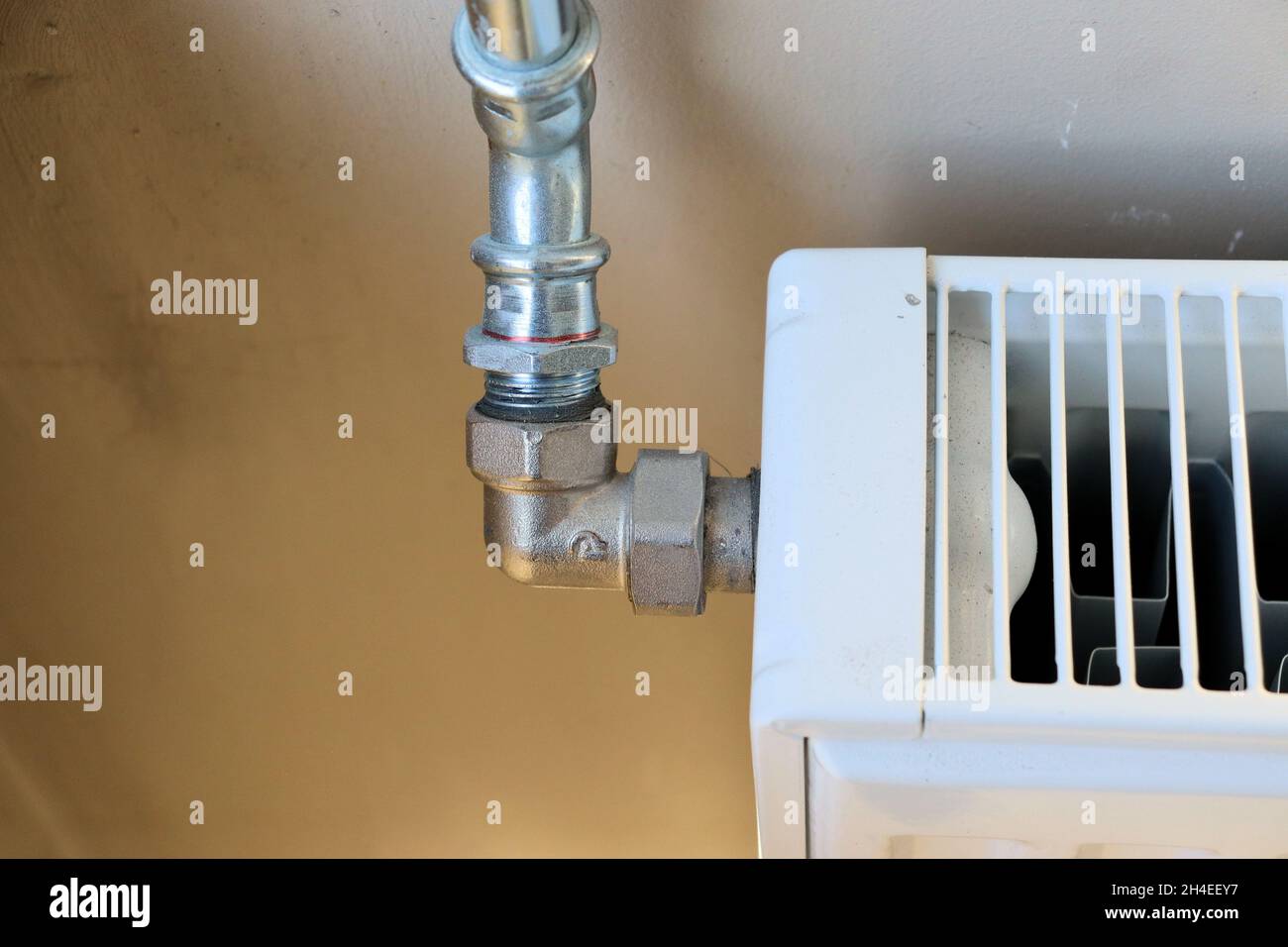 Steel radiators hi-res stock photography and images - Alamy