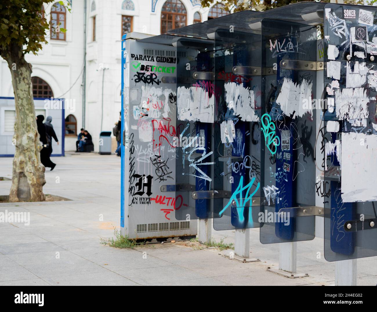 Graffiti glass phone booth hi-res stock photography and images - Alamy