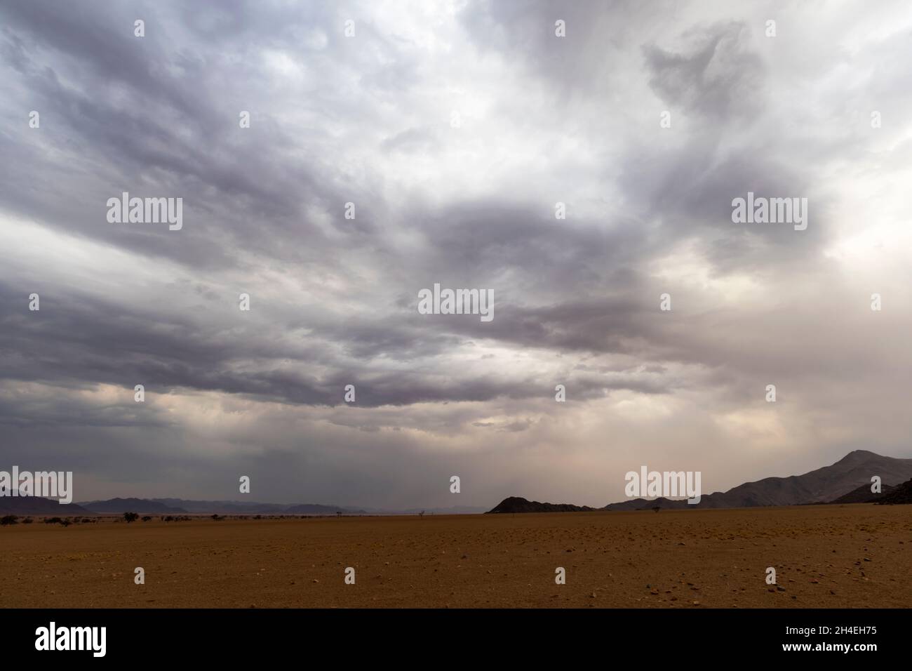Cloud bank over mountains hi-res stock photography and images - Alamy