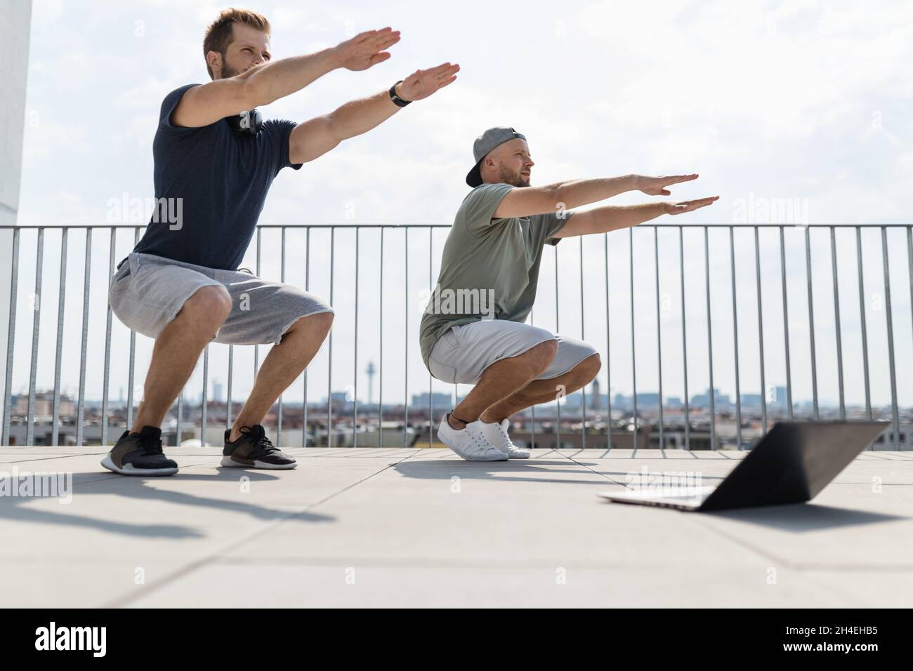 Expert covid 19 video hi-res stock photography and images - Alamy