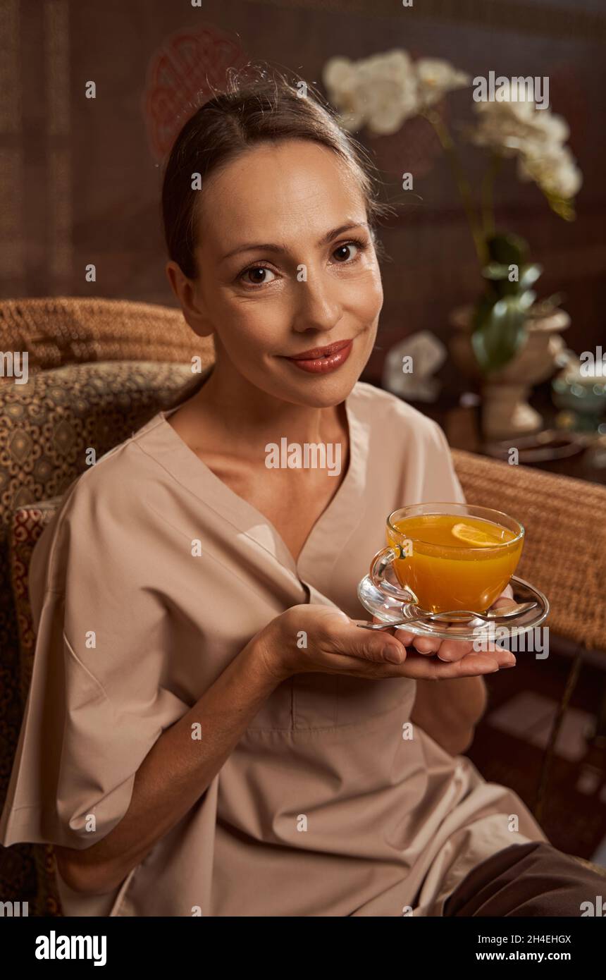 Customer client seated hi-res stock photography and images - Alamy